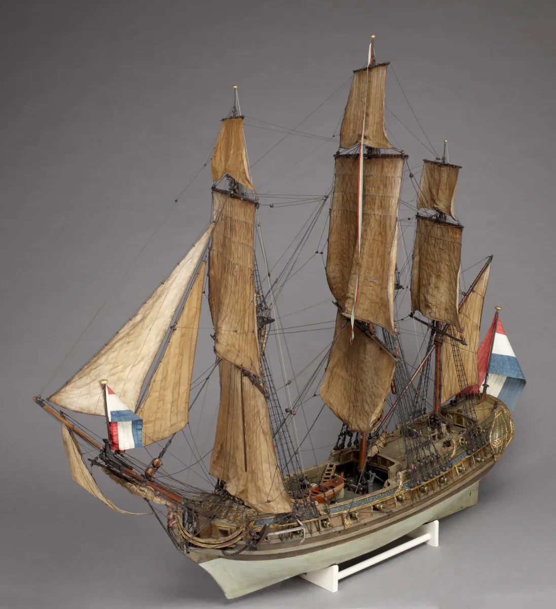 Shadows on the Atlantic: curating new perspectives on colonial maritime ...